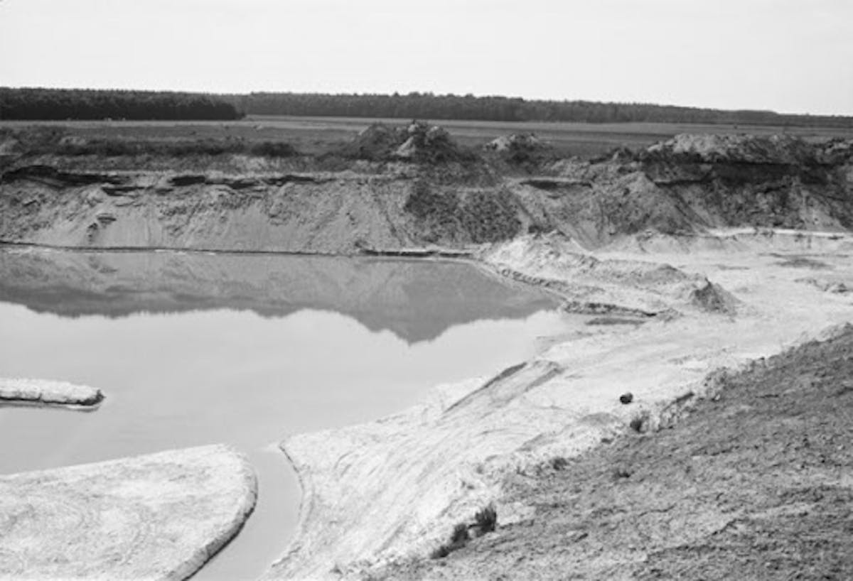 Broken Circle / Spiral Hill (Robert Smithson & Nancy Holt) – Fotomuseum ...