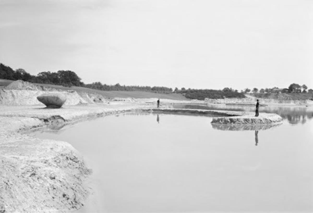 Broken Circle / Spiral Hill (Robert Smithson & Nancy Holt) – Fotomuseum ...
