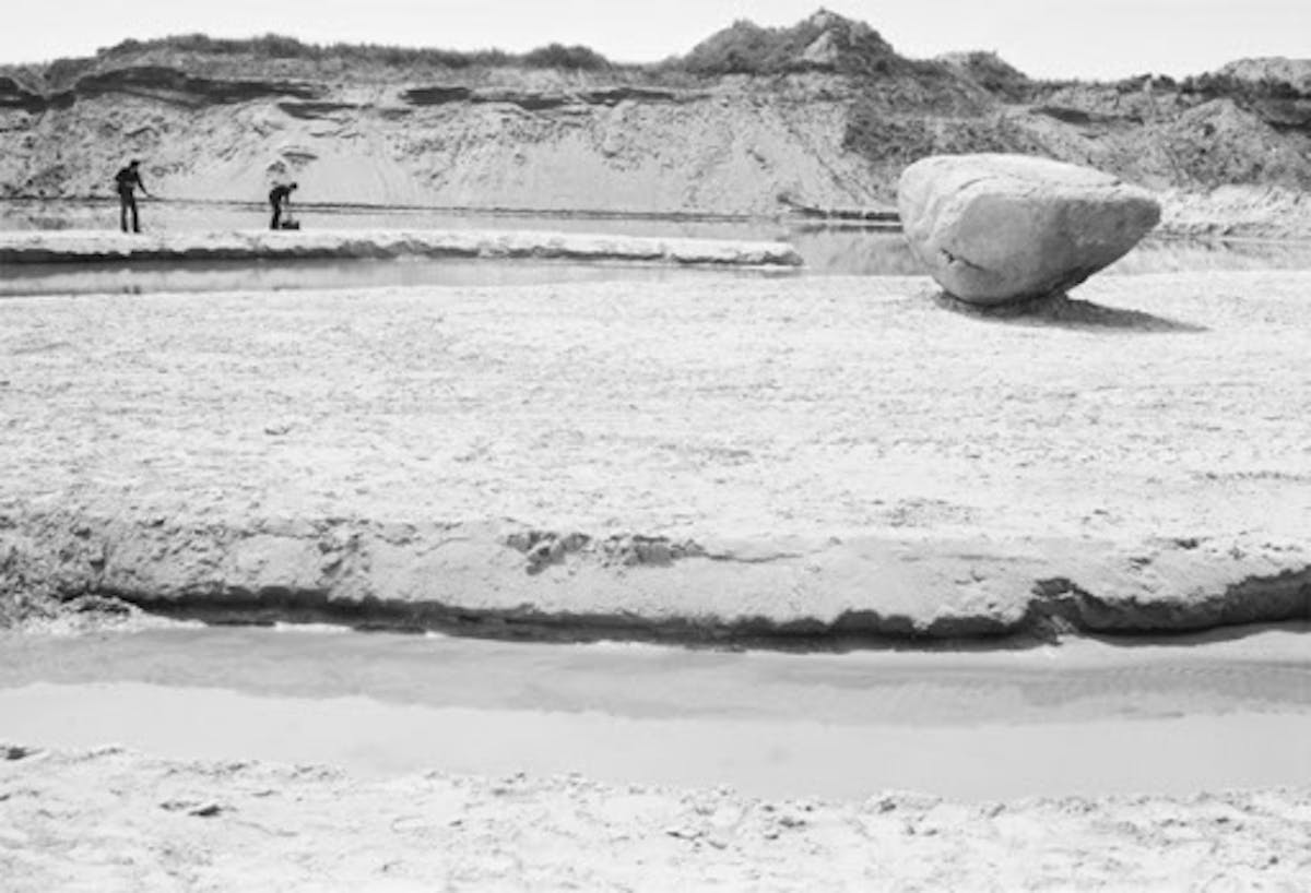 Broken Circle / Spiral Hill (Robert Smithson & Nancy Holt) – Fotomuseum ...