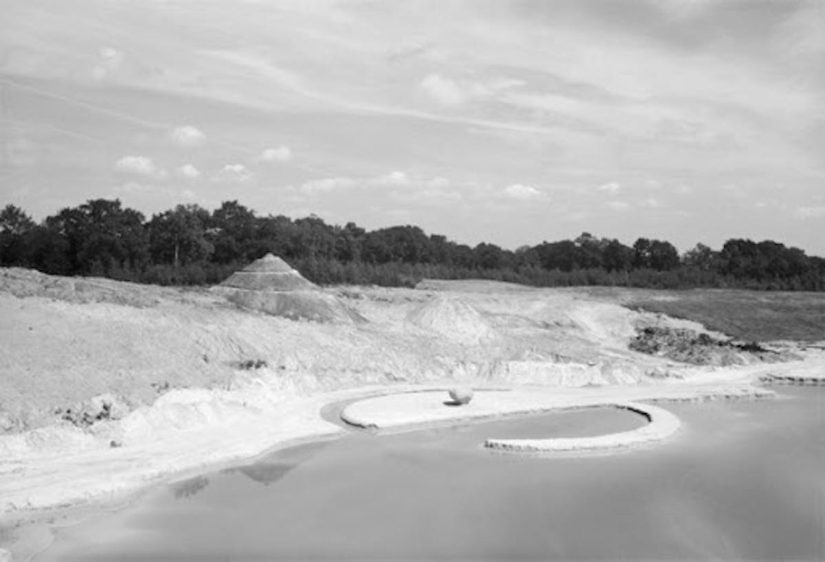 Broken Circle / Spiral Hill (Robert Smithson & Nancy Holt) – Fotomuseum ...