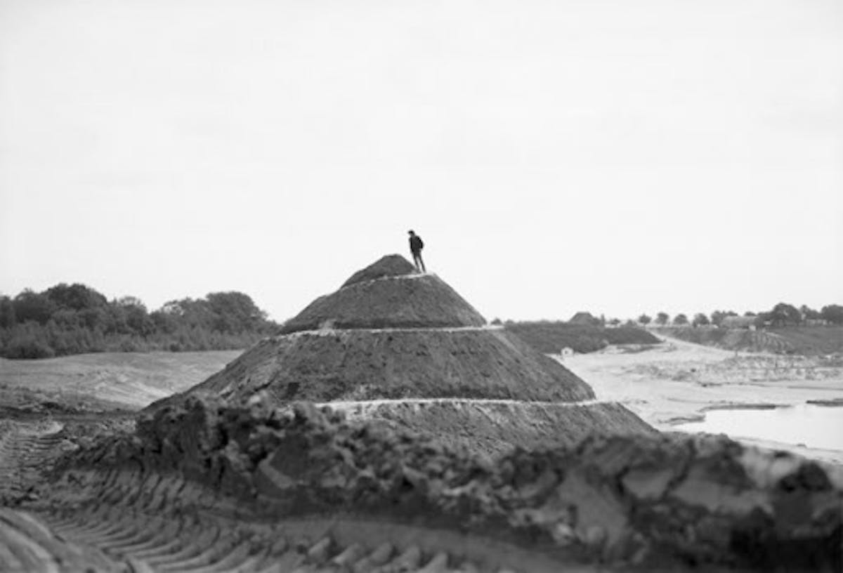Broken Circle / Spiral Hill (Robert Smithson & Nancy Holt) – Fotomuseum ...