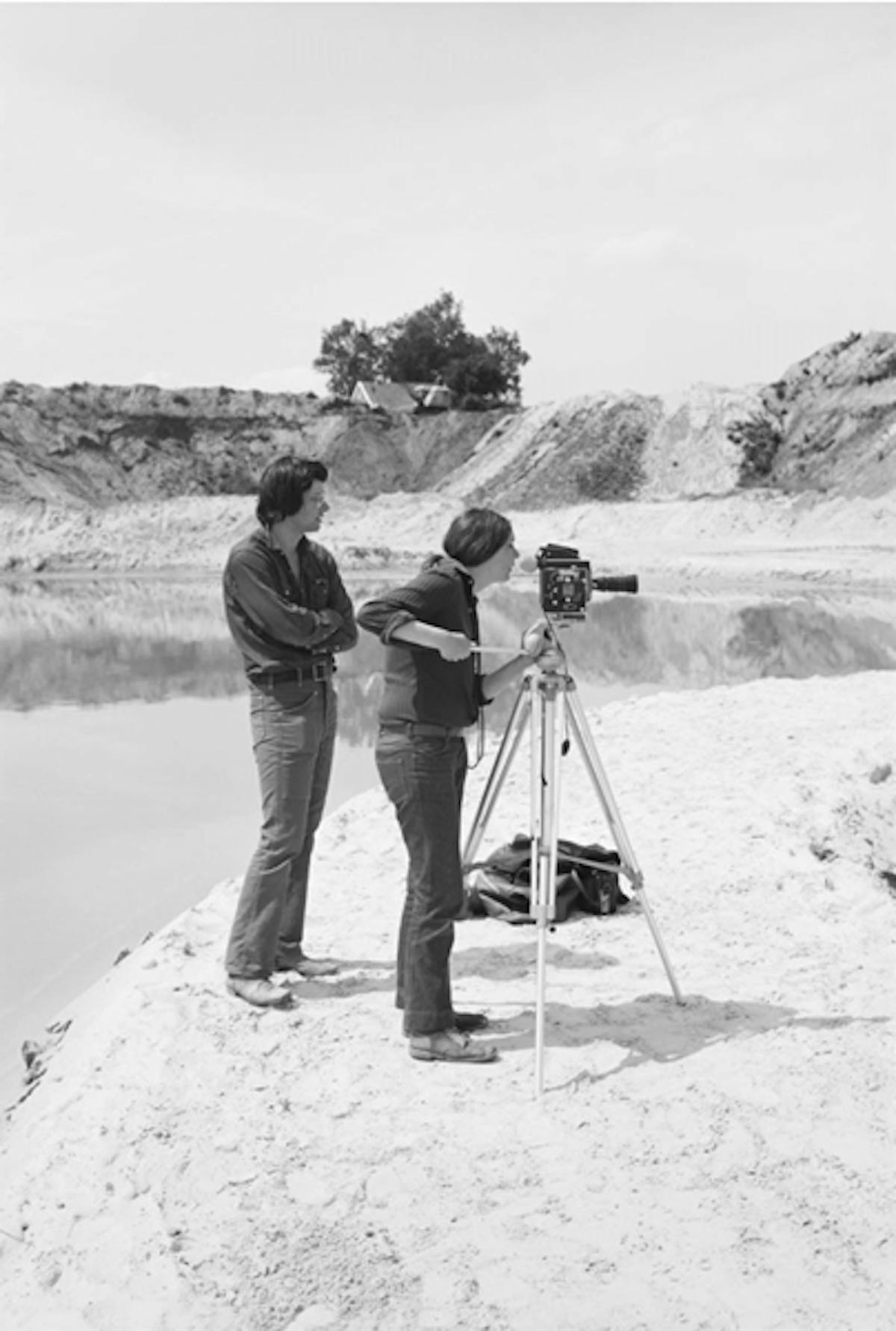 Broken Circle / Spiral Hill (Robert Smithson & Nancy Holt) – Fotomuseum ...